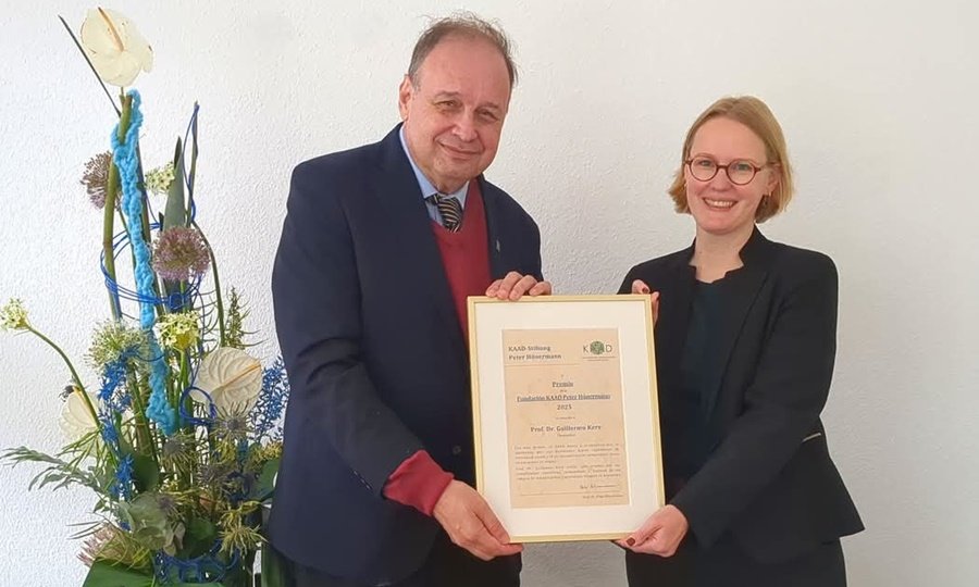 Reconocimiento internacional al Dr. Guillermo Kerz: un premio al compromiso científico y social ...